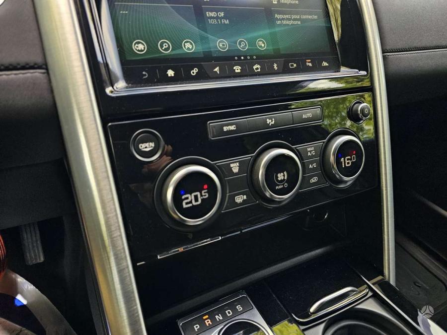 Black Land Rover Discovery 2017 in Taurage, with an engine capacity of 2.00 L and mileage of 172 thousand km for 18000 €, photo 24 on AUTOMOTO.COM.LV
