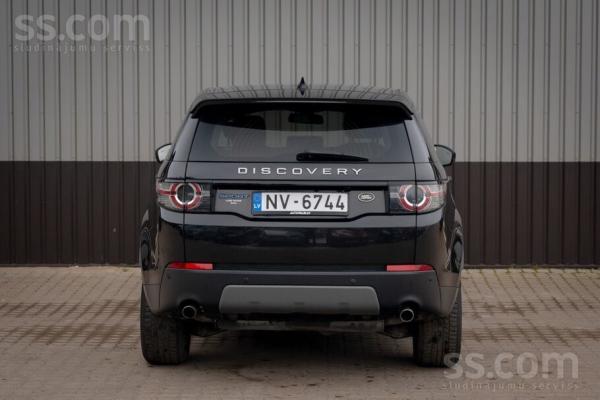 Melns Land Rover Discovery 2018 Talsi, ar dzinēja tilpumu 2.00 L un nobraukumu 124 tūkst. km par 14950 €, foto 5 vietnē AUTOMOTO.COM.LV