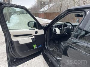 Black Land Rover Discovery 2018 in Riga, with an engine capacity of 3.00 L and mileage of 147 thousand km for 15150 €, photo 7 on AUTOMOTO.COM.LV