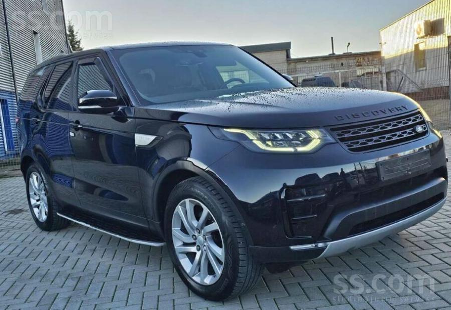 Black Land Rover Discovery 2018 in Riga, with an engine capacity of 3.00 L and mileage of 141 thousand km for 16800 €, photo 1 on AUTOMOTO.COM.LV