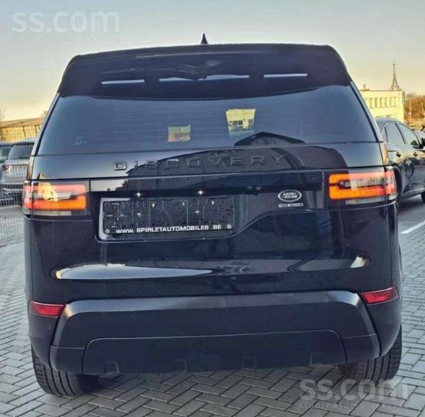 Black Land Rover Discovery 2018 in Riga, with an engine capacity of 3.00 L and mileage of 141 thousand km for 16800 €, photo 8 on AUTOMOTO.COM.LV