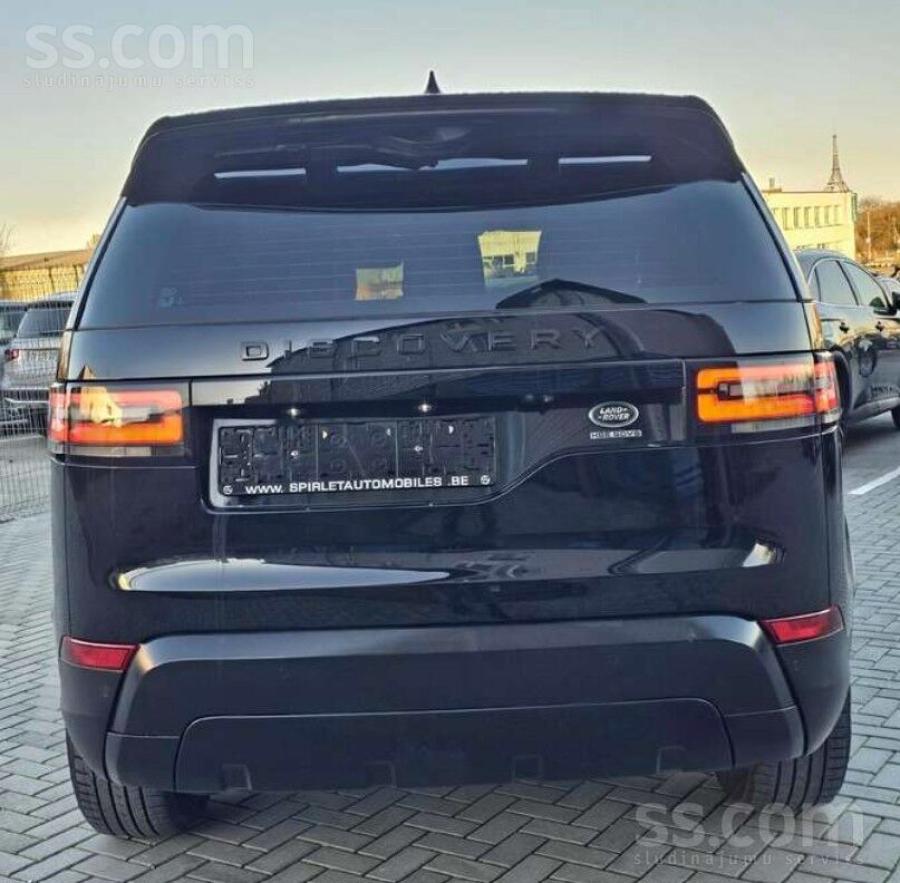 Black Land Rover Discovery 2018 in Riga, with an engine capacity of 3.00 L and mileage of 141 thousand km for 16800 €, photo 8 on AUTOMOTO.COM.LV