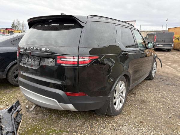Melns Land Rover Discovery 2018 Rīga, ar dzinēja tilpumu 2.00 L un nobraukumu 85 tūkst. km par 11707 €, foto 3 vietnē AUTOMOTO.COM.LV