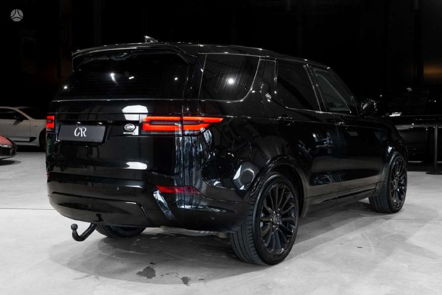 Black Land Rover Discovery 2018 in Riga, with an engine capacity of 2.99 L and mileage of 220 thousand km for 16500 €, photo 4 on AUTOMOTO.COM.LV