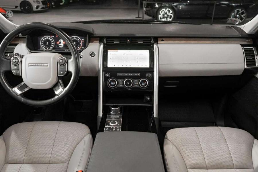 Black Land Rover Discovery 2018 in Riga, with an engine capacity of 2.99 L and mileage of 220 thousand km for 16500 €, photo 11 on AUTOMOTO.COM.LV