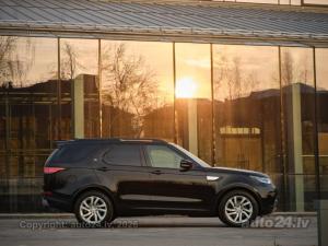 Black Land Rover Discovery 2018 in Riga, with an engine capacity of 2.00 L and mileage of 96 thousand km for 21900 €, photo 3 on AUTOMOTO.COM.LV