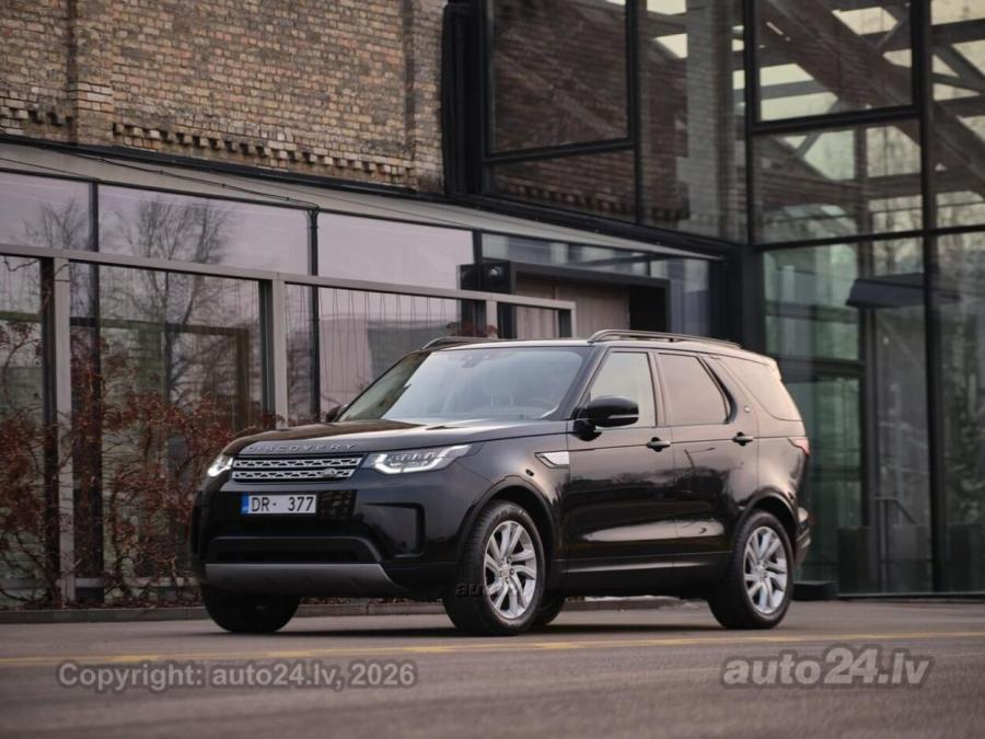 Black Land Rover Discovery 2018 in Riga, with an engine capacity of 2.00 L and mileage of 96 thousand km for 21900 €, photo 4 on AUTOMOTO.COM.LV