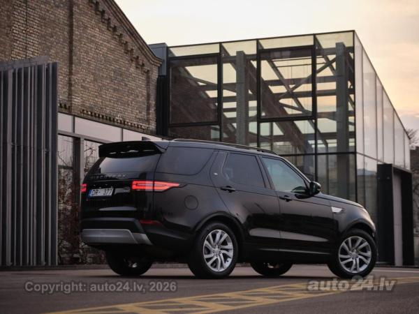 Melns Land Rover Discovery 2018 Rīga, ar dzinēja tilpumu 2.00 L un nobraukumu 96 tūkst. km par 21900 €, foto 5 vietnē AUTOMOTO.COM.LV