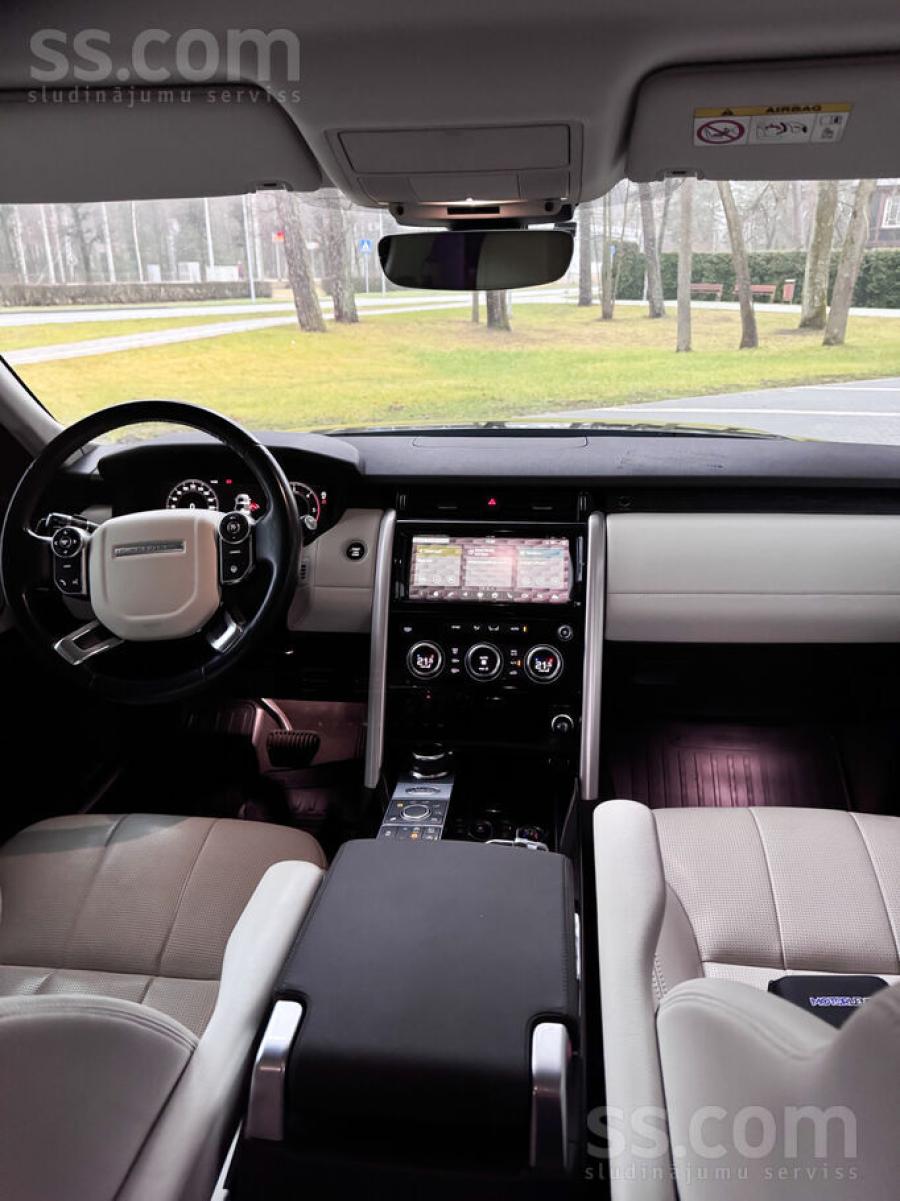Melns Land Rover Discovery 2018 Jūrmala, ar dzinēja tilpumu 2.00 L un nobraukumu 139 tūkst. km par 24750 €, foto 14 vietnē AUTOMOTO.COM.LV