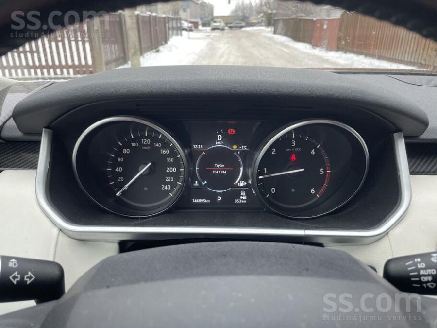 Melns Land Rover Discovery 2018 Rīga, ar dzinēja tilpumu 3.00 L un nobraukumu 147 tūkst. km par 15150 €, foto 4 vietnē AUTOMOTO.COM.LV