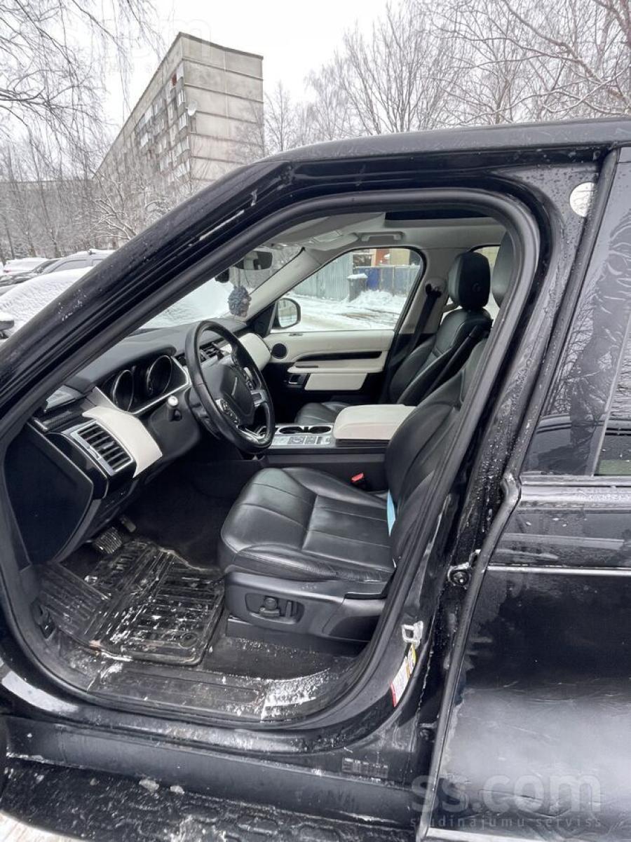 Melns Land Rover Discovery 2018 Rīga, ar dzinēja tilpumu 3.00 L un nobraukumu 147 tūkst. km par 15150 €, foto 6 vietnē AUTOMOTO.COM.LV