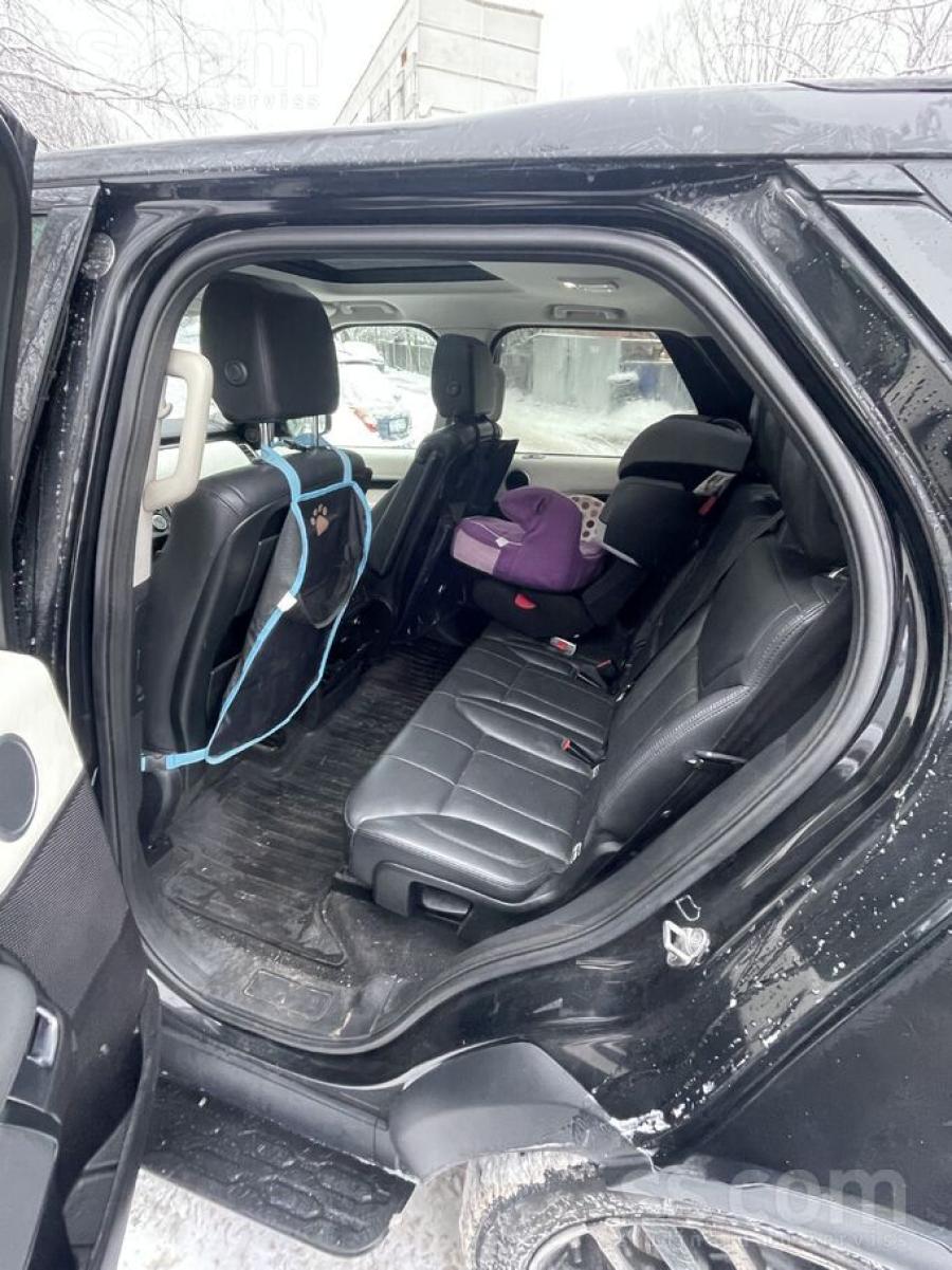 Melns Land Rover Discovery 2018 Rīga, ar dzinēja tilpumu 3.00 L un nobraukumu 147 tūkst. km par 15150 €, foto 7 vietnē AUTOMOTO.COM.LV