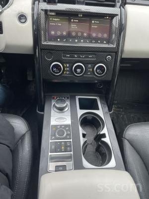 Melns Land Rover Discovery 2018 Rīga, ar dzinēja tilpumu 3.00 L un nobraukumu 147 tūkst. km par 15150 €, foto 9 vietnē AUTOMOTO.COM.LV