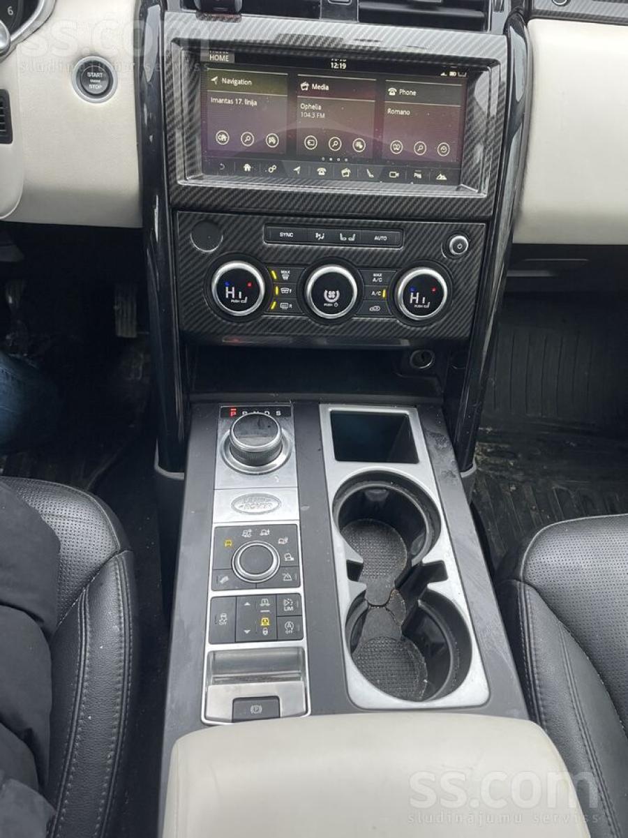 Melns Land Rover Discovery 2018 Rīga, ar dzinēja tilpumu 3.00 L un nobraukumu 147 tūkst. km par 15150 €, foto 9 vietnē AUTOMOTO.COM.LV