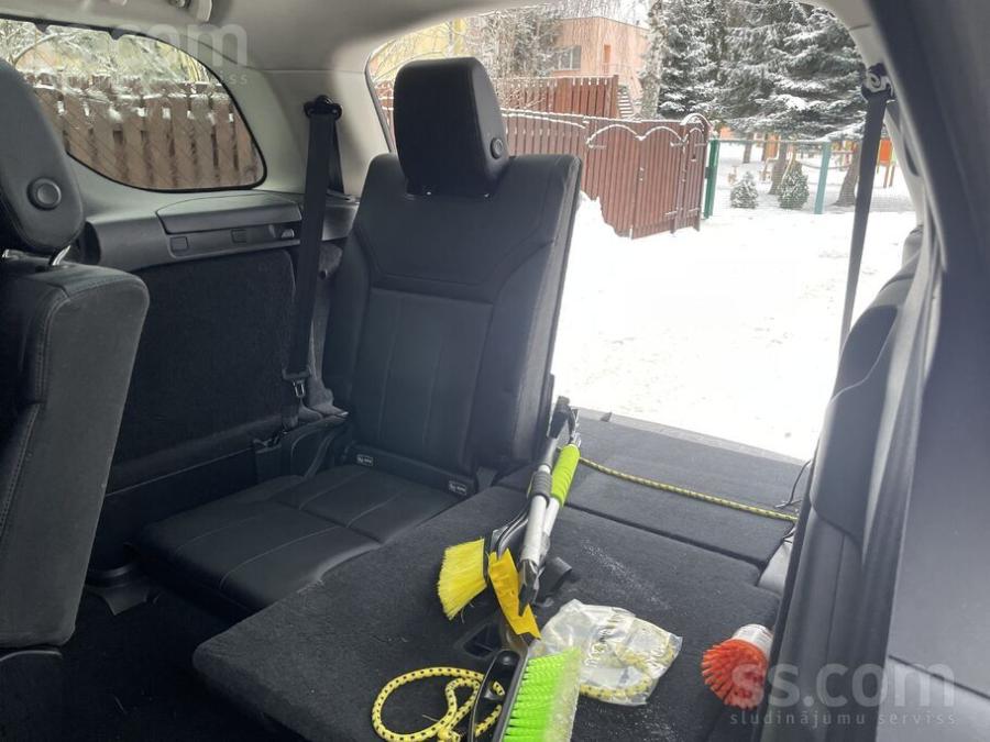 Melns Land Rover Discovery 2018 Rīga, ar dzinēja tilpumu 3.00 L un nobraukumu 147 tūkst. km par 15150 €, foto 10 vietnē AUTOMOTO.COM.LV