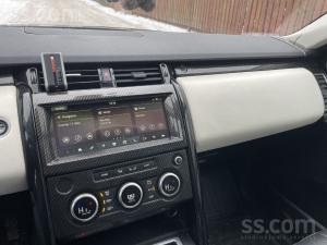 Melns Land Rover Discovery 2018 Rīga, ar dzinēja tilpumu 3.00 L un nobraukumu 147 tūkst. km par 15150 €, foto 11 vietnē AUTOMOTO.COM.LV