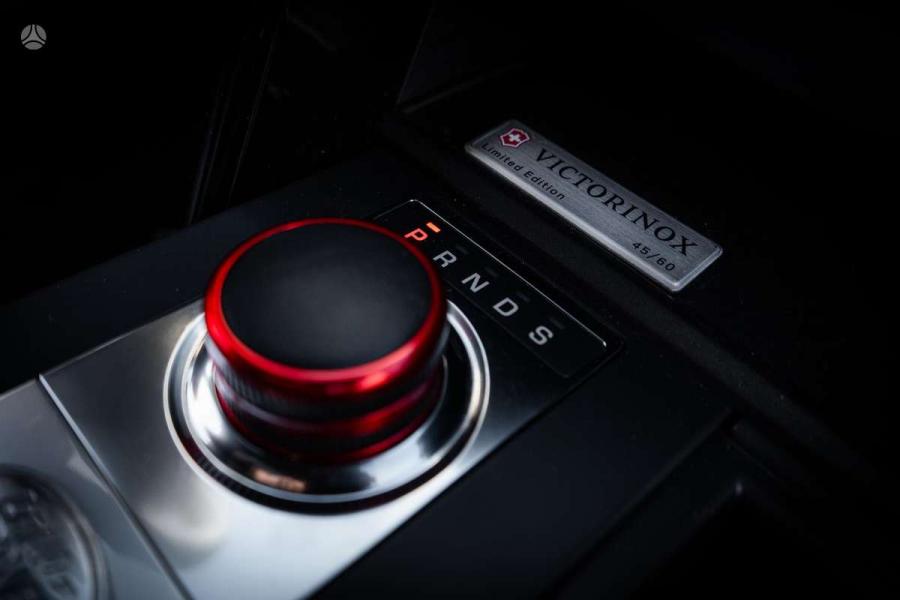 Black Land Rover Discovery 2018 in Vilnius, with an engine capacity of 2.00 L and mileage of 177 thousand km for 18000 €, photo 4 on AUTOMOTO.COM.LV