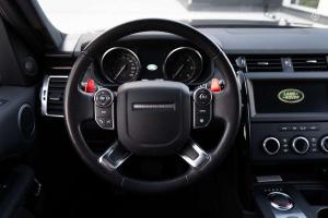 Black Land Rover Discovery 2018 in Vilnius, with an engine capacity of 2.00 L and mileage of 177 thousand km for 18000 €, photo 5 on AUTOMOTO.COM.LV