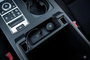 Black Land Rover Discovery 2018 in Vilnius, with an engine capacity of 2.00 L and mileage of 177 thousand km for 18000 €, photo 10 on AUTOMOTO.COM.LV