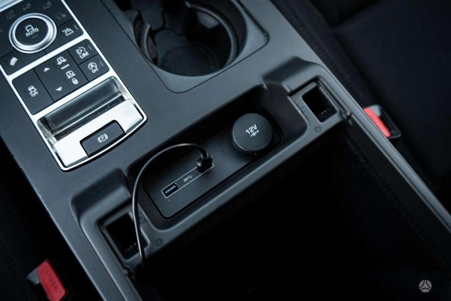 Black Land Rover Discovery 2018 in Vilnius, with an engine capacity of 2.00 L and mileage of 177 thousand km for 18000 €, photo 10 on AUTOMOTO.COM.LV
