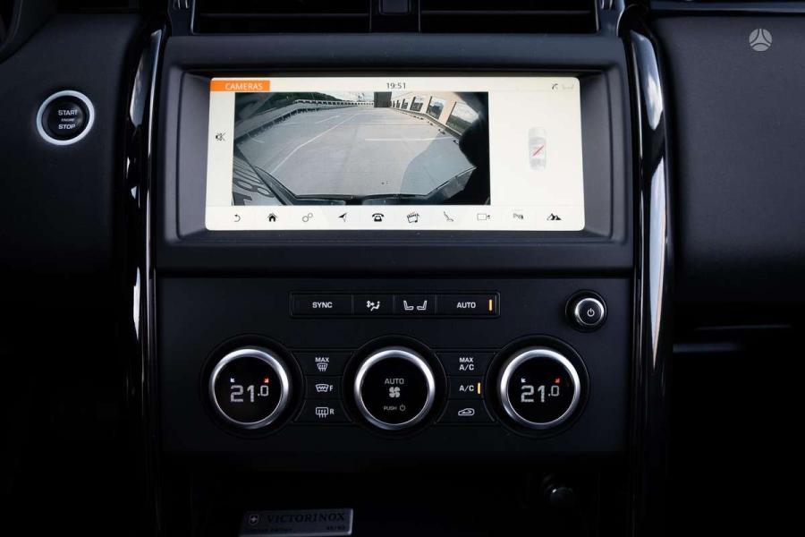 Black Land Rover Discovery 2018 in Vilnius, with an engine capacity of 2.00 L and mileage of 177 thousand km for 18000 €, photo 11 on AUTOMOTO.COM.LV