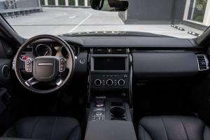 Black Land Rover Discovery 2018 in Vilnius, with an engine capacity of 2.00 L and mileage of 177 thousand km for 18000 €, photo 12 on AUTOMOTO.COM.LV