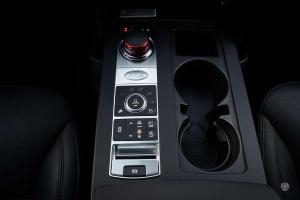 Black Land Rover Discovery 2018 in Vilnius, with an engine capacity of 2.00 L and mileage of 177 thousand km for 18000 €, photo 13 on AUTOMOTO.COM.LV
