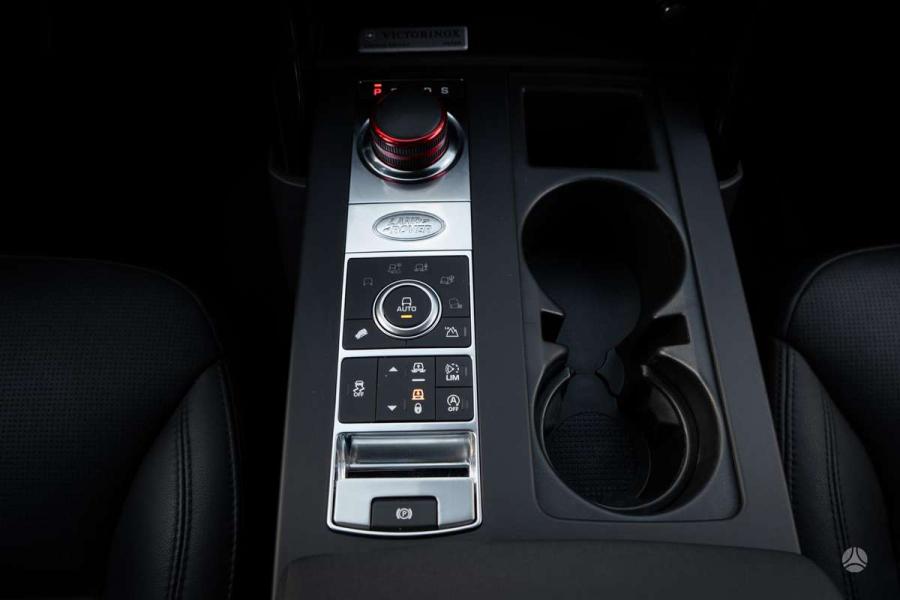 Black Land Rover Discovery 2018 in Vilnius, with an engine capacity of 2.00 L and mileage of 177 thousand km for 18000 €, photo 13 on AUTOMOTO.COM.LV