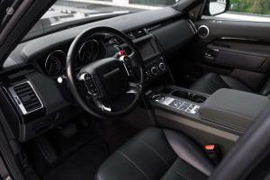 Black Land Rover Discovery 2018 in Vilnius, with an engine capacity of 2.00 L and mileage of 177 thousand km for 18000 €, photo 14 on AUTOMOTO.COM.LV