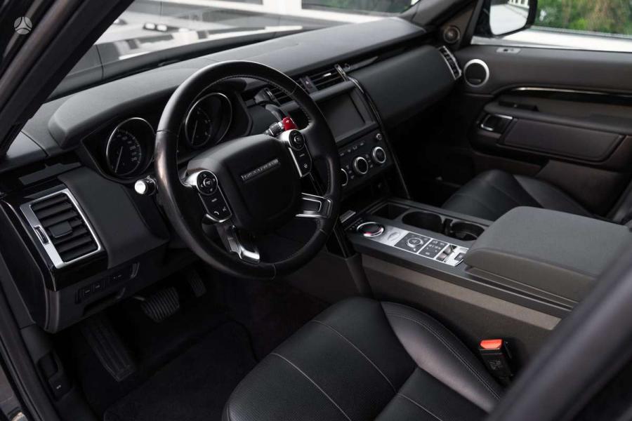 Black Land Rover Discovery 2018 in Vilnius, with an engine capacity of 2.00 L and mileage of 177 thousand km for 18000 €, photo 14 on AUTOMOTO.COM.LV