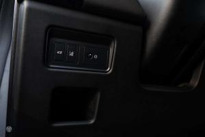Black Land Rover Discovery 2018 in Vilnius, with an engine capacity of 2.00 L and mileage of 177 thousand km for 18000 €, photo 15 on AUTOMOTO.COM.LV