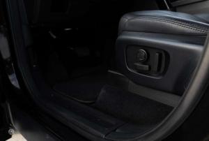 Black Land Rover Discovery 2018 in Vilnius, with an engine capacity of 2.00 L and mileage of 177 thousand km for 18000 €, photo 17 on AUTOMOTO.COM.LV