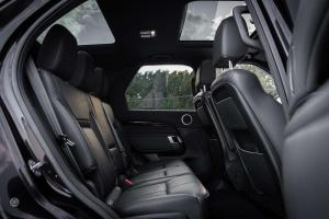 Black Land Rover Discovery 2018 in Vilnius, with an engine capacity of 2.00 L and mileage of 177 thousand km for 18000 €, photo 20 on AUTOMOTO.COM.LV