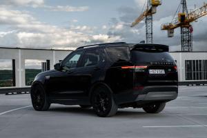 Black Land Rover Discovery 2018 in Vilnius, with an engine capacity of 2.00 L and mileage of 177 thousand km for 18000 €, photo 24 on AUTOMOTO.COM.LV