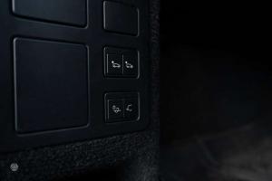 Black Land Rover Discovery 2018 in Vilnius, with an engine capacity of 2.00 L and mileage of 177 thousand km for 18000 €, photo 27 on AUTOMOTO.COM.LV