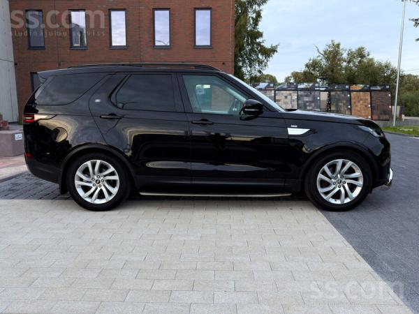 Black Land Rover Discovery 2018 in Jurmala, with an engine capacity of 2.00 L and mileage of 146 thousand km for 20900 €, photo 4 on AUTOMOTO.COM.LV