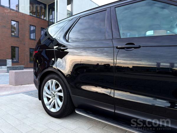 Black Land Rover Discovery 2018 in Jurmala, with an engine capacity of 2.00 L and mileage of 146 thousand km for 20900 €, photo 6 on AUTOMOTO.COM.LV