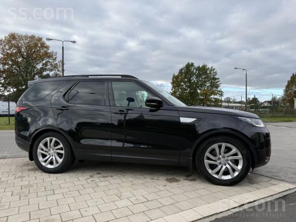 Black Land Rover Discovery 2018 in Riga, with an engine capacity of 2.00 L and mileage of 91 thousand km for 24900 €, photo 5 on AUTOMOTO.COM.LV