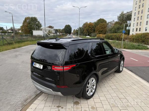 Black Land Rover Discovery 2018 in Riga, with an engine capacity of 2.00 L and mileage of 91 thousand km for 24900 €, photo 6 on AUTOMOTO.COM.LV