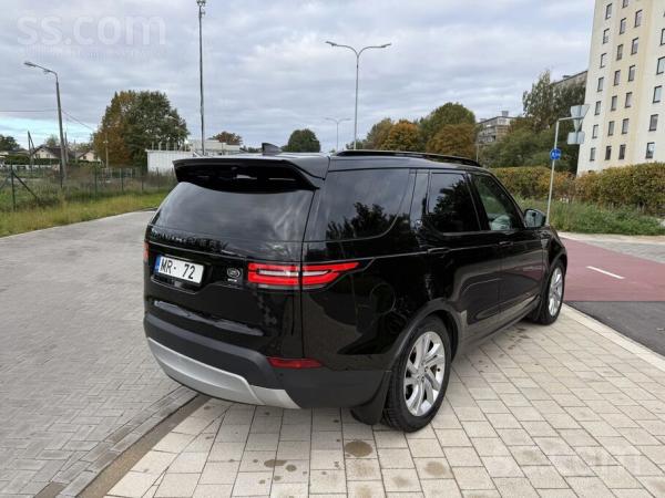Black Land Rover Discovery 2018 in Riga, with an engine capacity of 2.00 L and mileage of 91 thousand km for 24900 €, photo 7 on AUTOMOTO.COM.LV