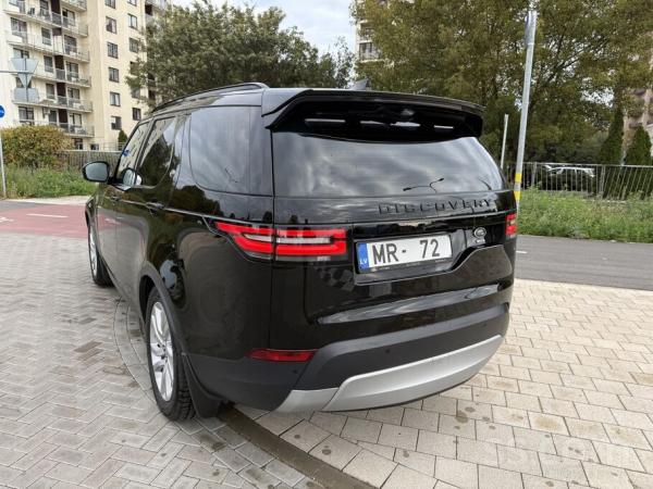 Black Land Rover Discovery 2018 in Riga, with an engine capacity of 2.00 L and mileage of 91 thousand km for 24900 €, photo 8 on AUTOMOTO.COM.LV