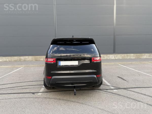 Black Land Rover Discovery 2019 in Riga, with an engine capacity of 3.00 L and mileage of 158 thousand km for 31000 €, photo 4 on AUTOMOTO.COM.LV