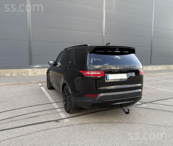 Black Land Rover Discovery 2019 in Riga, with an engine capacity of 3.00 L and mileage of 158 thousand km for 31000 €, photo 6 on AUTOMOTO.COM.LV