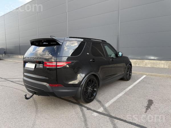 Black Land Rover Discovery 2019 in Riga, with an engine capacity of 3.00 L and mileage of 158 thousand km for 31000 €, photo 7 on AUTOMOTO.COM.LV