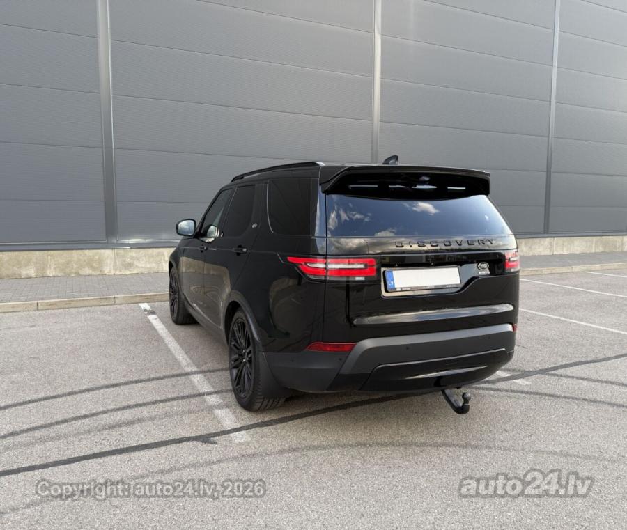 Black Land Rover Discovery 2019 in Riga, with an engine capacity of 3.00 L and mileage of 158 thousand km for 29900 €, photo 6 on AUTOMOTO.COM.LV