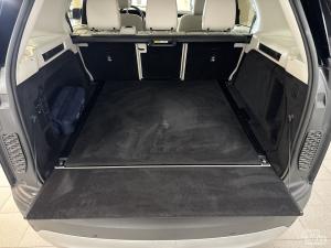 Melns Land Rover Discovery 2021 Viļņa, ar dzinēja tilpumu 3.00 L un nobraukumu 75 tūkst. km par 38000 €, foto 26 vietnē AUTOMOTO.COM.LV