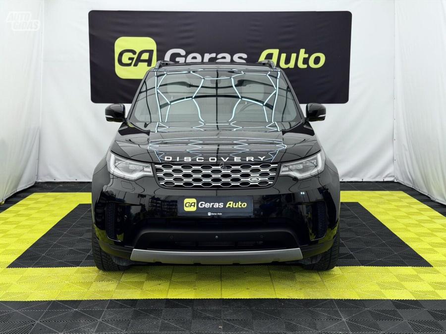 Black Land Rover Discovery 2022 in Avizieniai, with an engine capacity of 3.00 L and mileage of 64 thousand km for 43500 €, photo 4 on AUTOMOTO.COM.LV