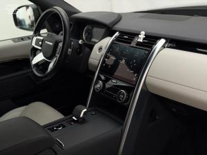 Black Land Rover Discovery 2022 in Avizieniai, with an engine capacity of 3.00 L and mileage of 64 thousand km for 43500 €, photo 15 on AUTOMOTO.COM.LV