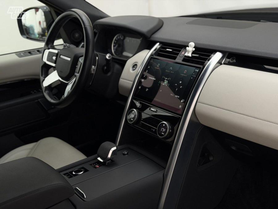 Black Land Rover Discovery 2022 in Avizieniai, with an engine capacity of 3.00 L and mileage of 64 thousand km for 43500 €, photo 15 on AUTOMOTO.COM.LV