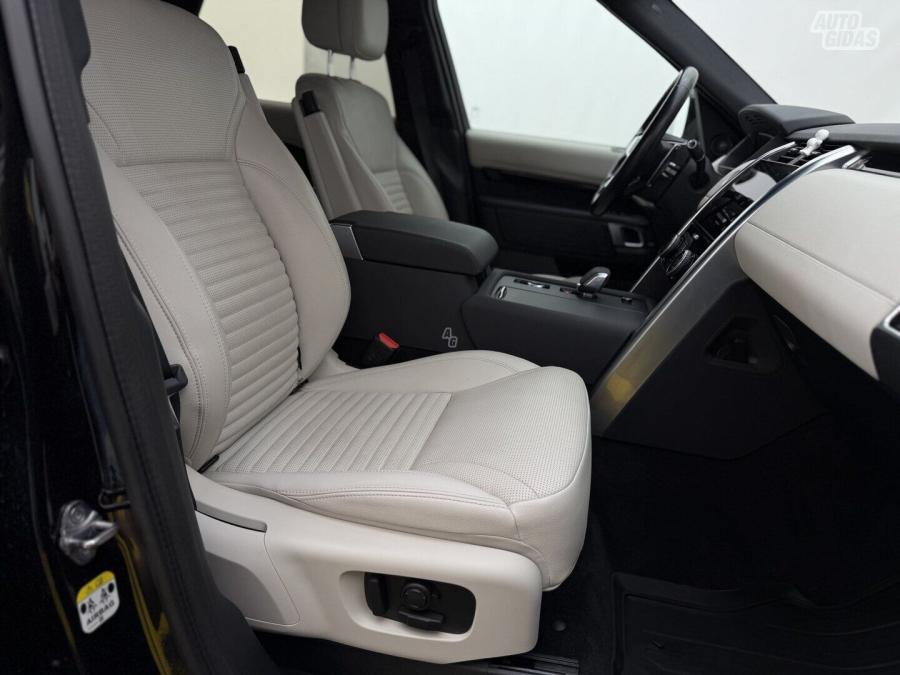 Black Land Rover Discovery 2022 in Avizieniai, with an engine capacity of 3.00 L and mileage of 64 thousand km for 43500 €, photo 16 on AUTOMOTO.COM.LV